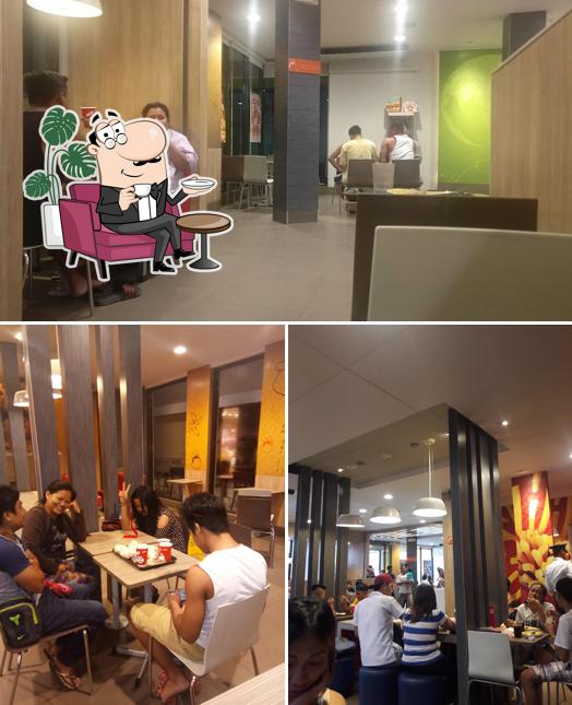 Jollibee restaurant, General Mariano Alvarez, Governor's Dr ...