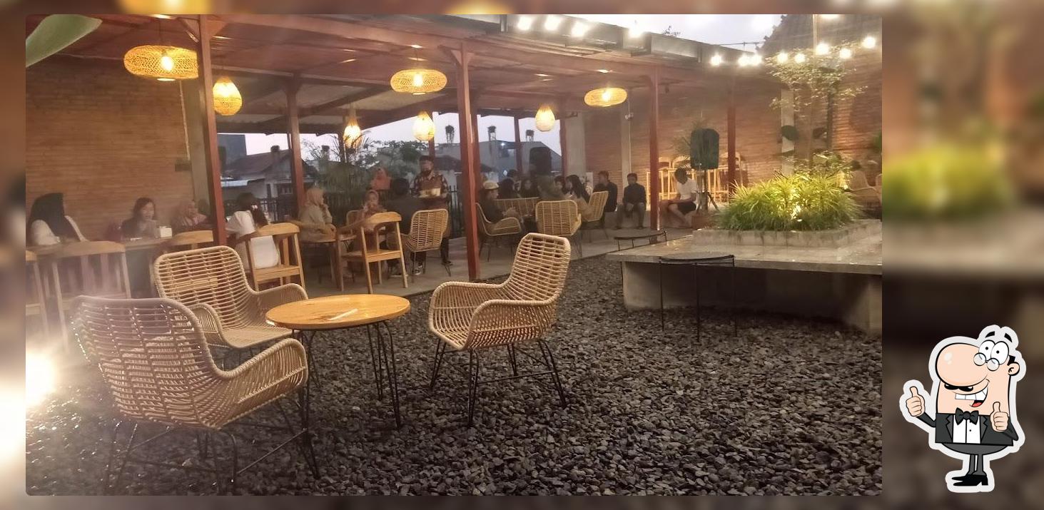 Latar Candi Singhasari Resto, Losari - Restaurant menu, prices and reviews