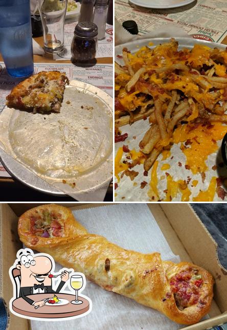 Inner Circle Pizza Canfield, 6579 Ironwood Blvd in Canfield ...