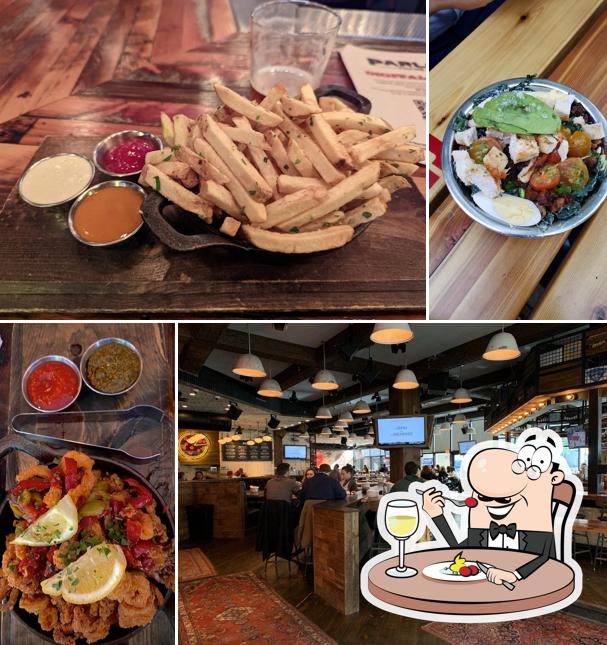 Parlor Pizza Bar River North, 405 N Dearborn St in Chicago - Restaurant ...