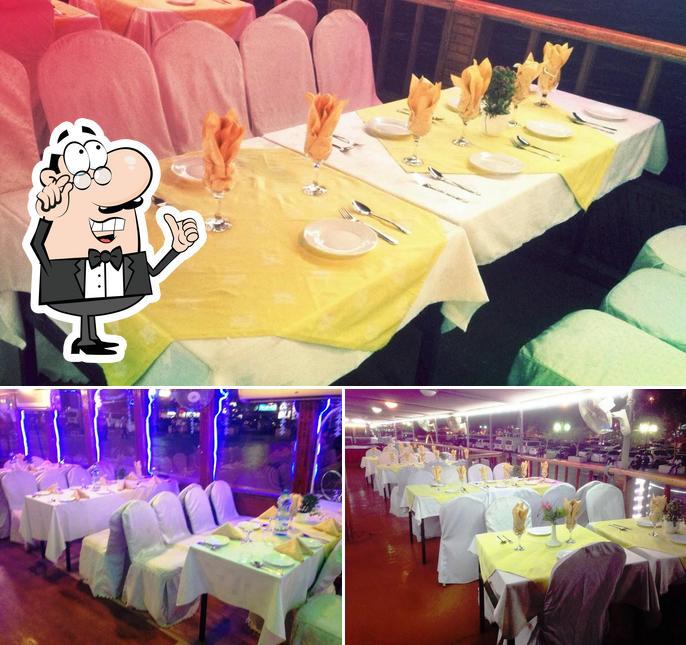 Falcon Oasis Dhow Cruise Deira Creek restaurant, UAE - Restaurant reviews