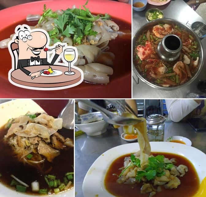 Mr. Leng duck noodle restaurant, Bangkok, 225 227 Phatthanakan 1 Alley ...