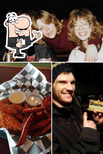 Eight Ball in Medicine Lake - Restaurant reviews
