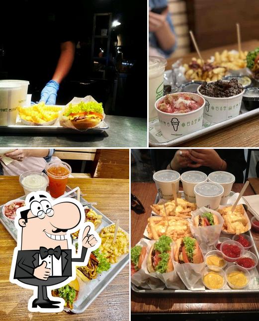 Shake Shack restaurant, Dubai, Mall of Emirates - Restaurant menu and ...