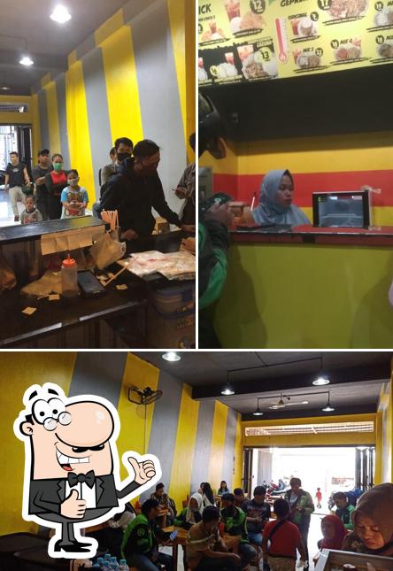 Lazuna Chicken Paccerakkang restaurant, Makassar - Restaurant reviews
