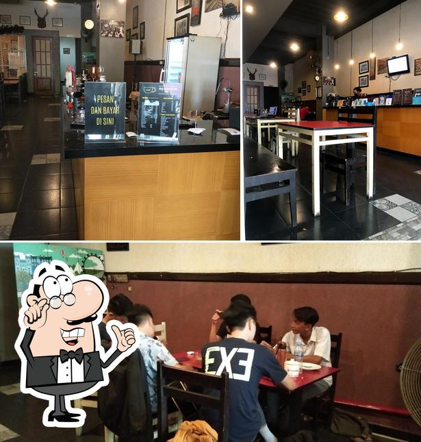 Revolver coffee, Manado - Restaurant reviews