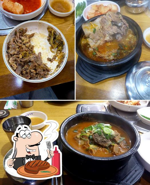 Wondang Gamja-tang(pork back-bone stew) restaurant, Seoul, 129-1 ...