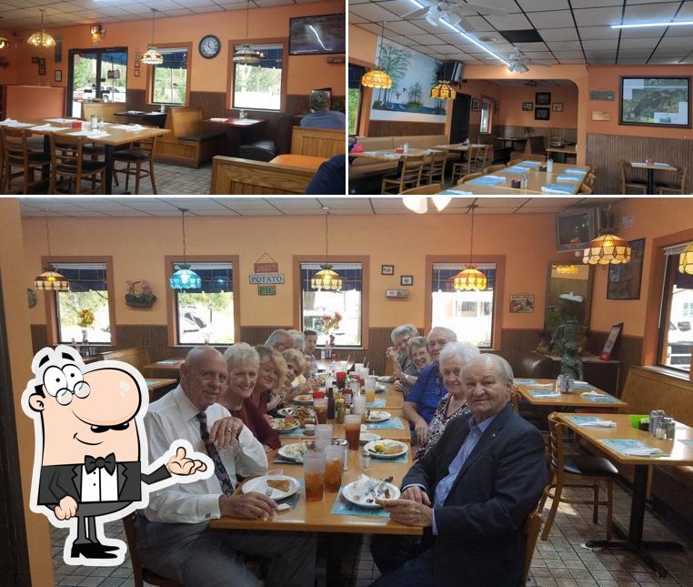 Mo's Family Restaurant, 2306 County Rd 470 in Lake Panasoffkee ...