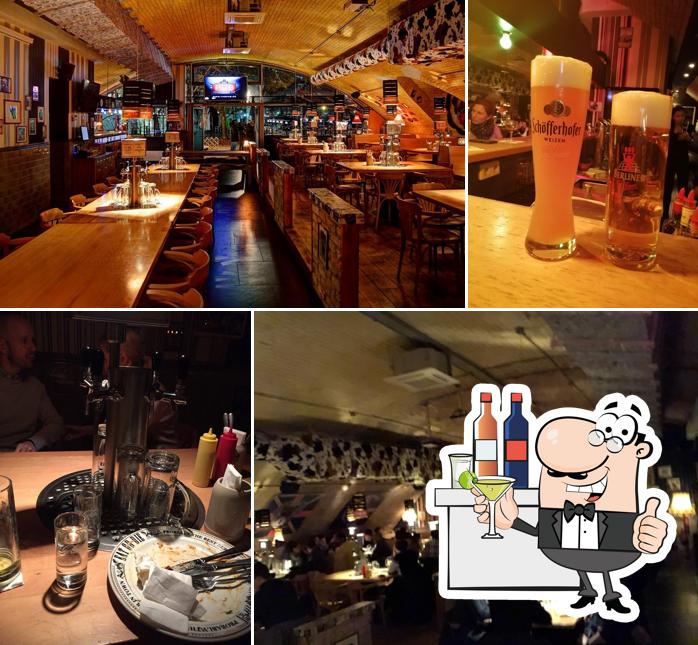 The Pub, Berlin, Rochstraße 14 - Restaurant menu and reviews