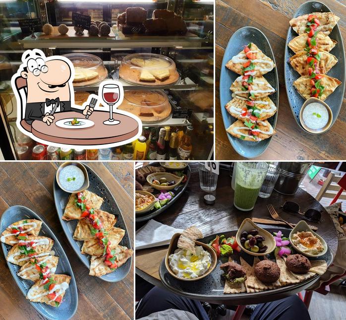 Between The Buns Burger Bar, Erindale - Restaurant menu, prices and reviews