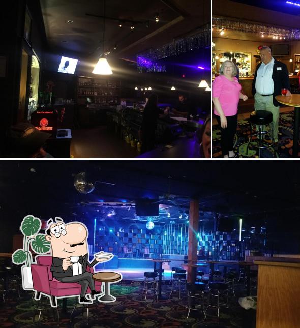 Doubles Night Club in Savannah - Restaurant reviews