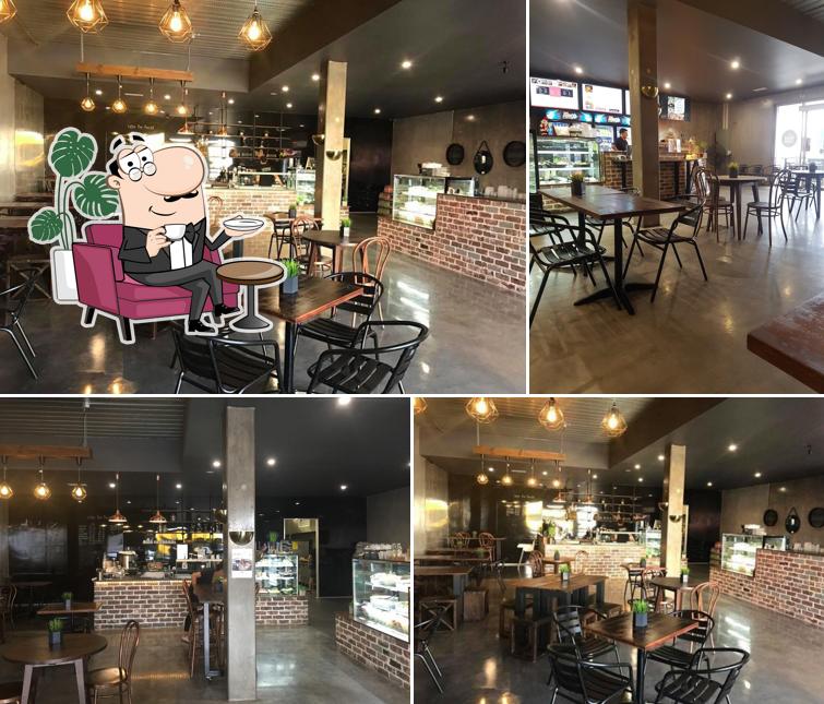 The Urban Chook in Gledswood Hills - Restaurant menu and reviews