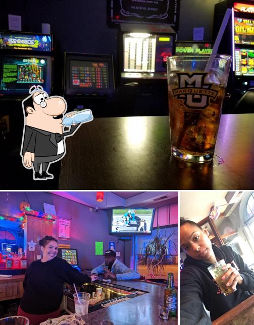 Alibi Tavern LLC, Milwaukee - Restaurant menu, prices and reviews