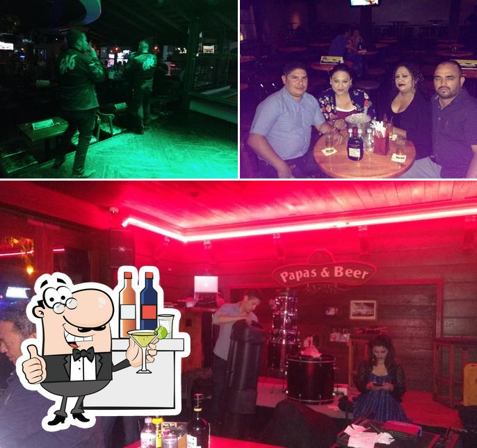 Mango Mango pub & bar, Ensenada, Plaza Hussongs - Restaurant reviews