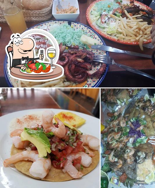 Restaurante El Rey Tiburón, Pedro Escobedo, Carr a san clemente km.03 ...