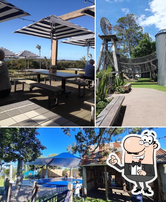 Sandstone Point Hotel in Sandstone Point - Restaurant menu and reviews
