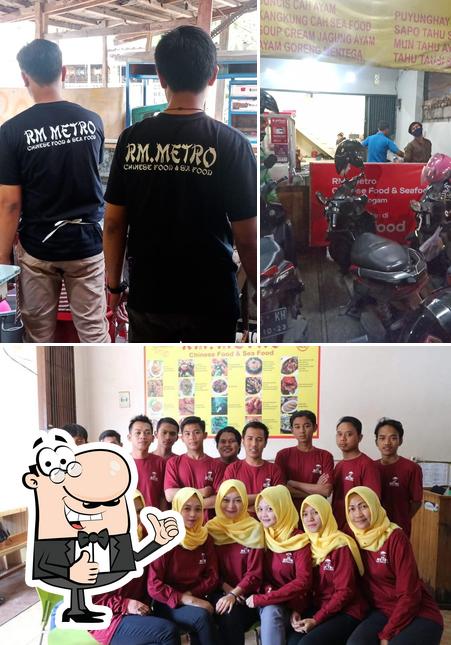 RM.METRO CHINESE FOOD & SEAFOOD restaurant, Bandung, Jl. Terusan Logam ...