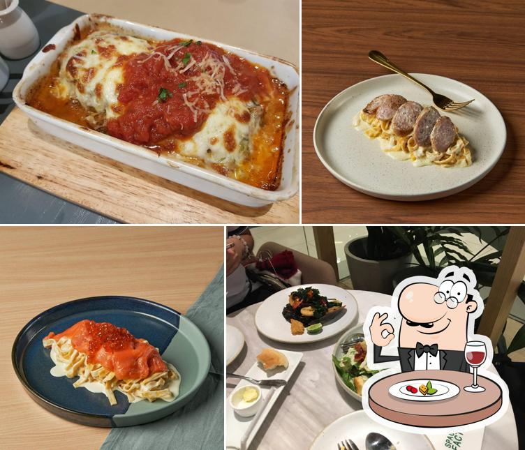 Spaghetti Factory Central World restaurant, Bangkok, 999/9 ศูนย์การค้า ...