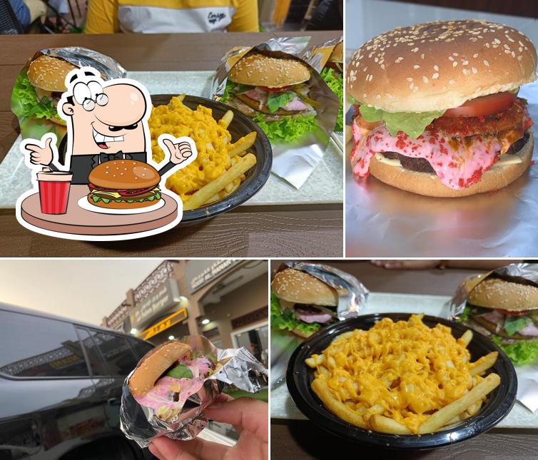 Fahm burger khodmony cafeteria برگر ذغالي خودموني, Dubai - Restaurant ...