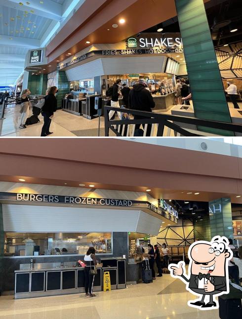 Shake Shack, Terminal 3400, E Sky Harbor Blvd #3 in Phoenix ...