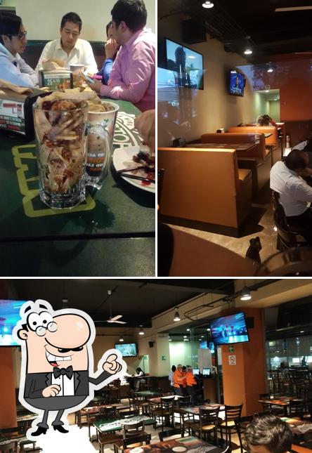 Wingstop Tlalpan restaurant, Mexico City, Av. Insurgentes Sur 4087 ...