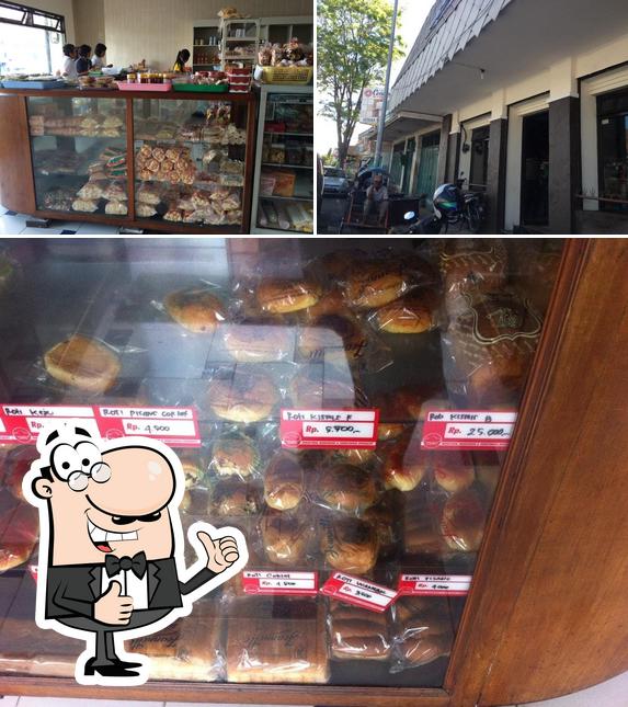 Jeanette Toko Roti & Kue, Jember - Restaurant reviews