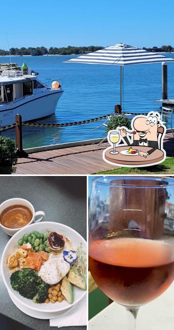 Spinnaker Sound Cafe, Sandstone Point - Restaurant menu, prices and reviews
