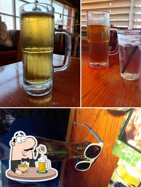 Red Robin Gourmet Burgers and Brews, 3379 W Shore Dr in Holland ...