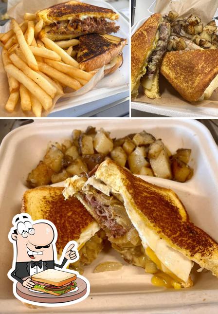BBQ JUNKIES BAR & GRILL, Lacey - Restaurant menu, prices and reviews