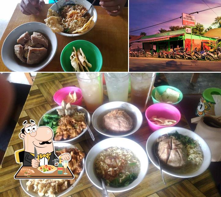 Restaurante Bakso & Mie Ayam Ceker PAK SARIMAN, Kroya - Opiniones del ...