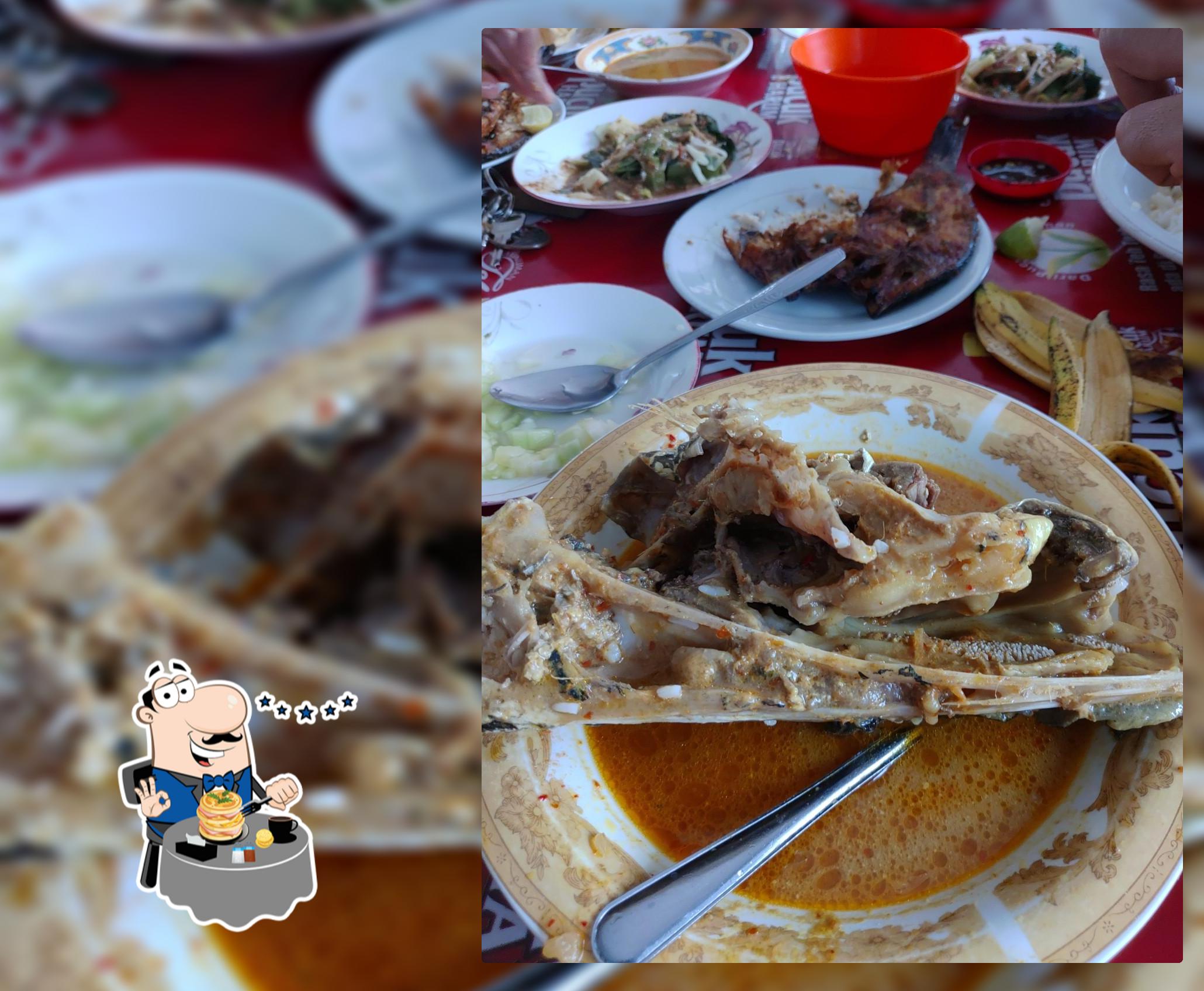 Rumah Makan Kepala Ikan Mayong + Pecal restaurant, Pematangsiantar ...