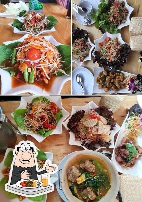 โรงเตี้ยม(ไทย จีน อีสาน), Ban Tok - Menú del restaurante, precios y reseñas