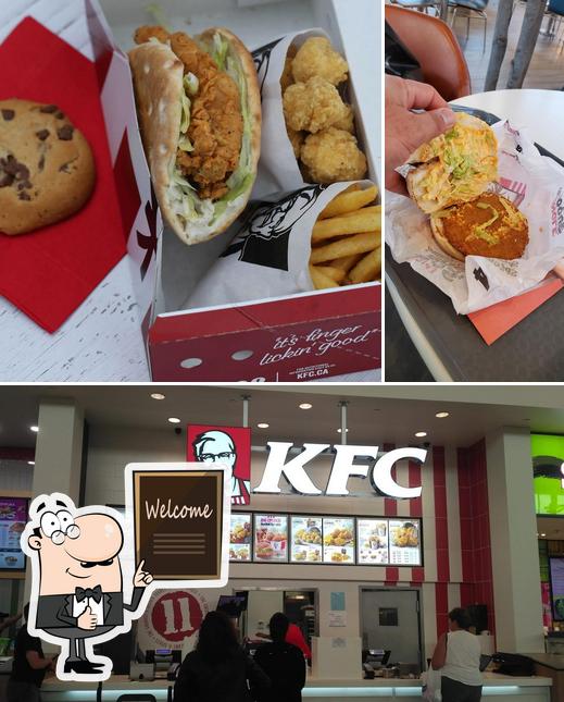 KFC, Premium Outlets Mall, Food Court, Outlet Collection Way in Nisku ...