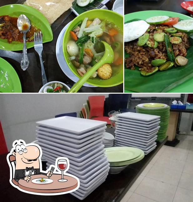 "Bumbuku Laris" Spesial Ayam & Bebek Goreng Taburan restaurant ...