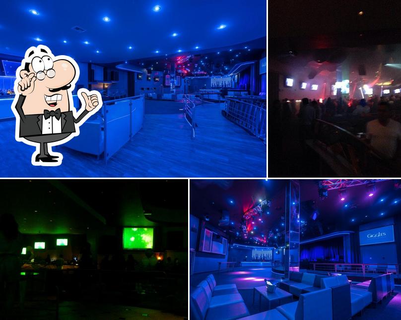 Giggles Night Club in Glendale - Restaurant menu and reviews