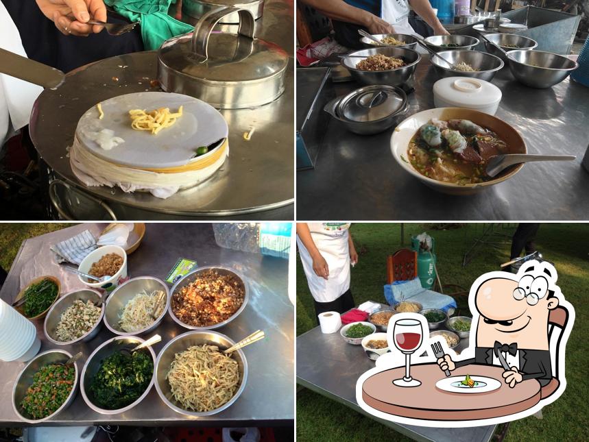 Restaurante ร้านปากหม้อหมึกแดง พนมสารคาม, Phanom Sarakham - Opiniones del restaurante
