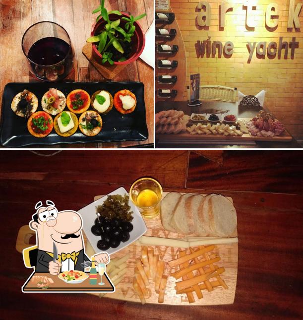 Pub y bar Artek wine yacht, San Juan de La Unión - Opiniones del ...