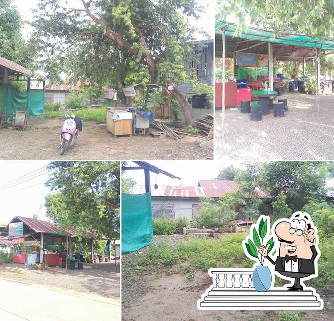 ส้มตำถาด ริมบึง 2 restaurant, Chok Chai