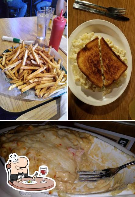 Mooney's Sports Bar & Grill in Town Line - Restaurant menu and reviews