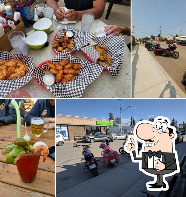 Monkey Top Saloon, 5002 50 Ave in Bentley - Restaurant reviews