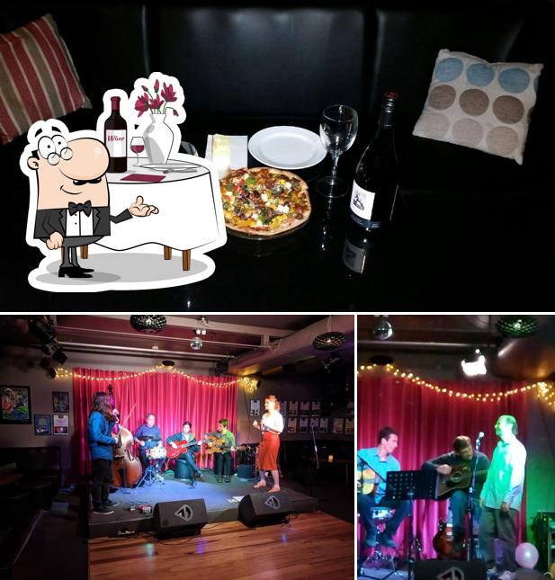 The Retro Bar Kenmore in Kenmore - Restaurant menu and reviews
