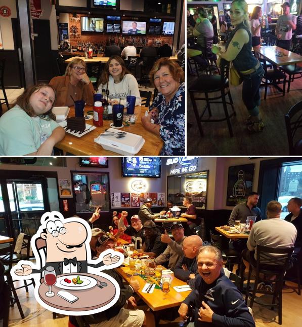 Scotties Pub, Fall River, 202 Pleasant St - Opiniones del restaurante