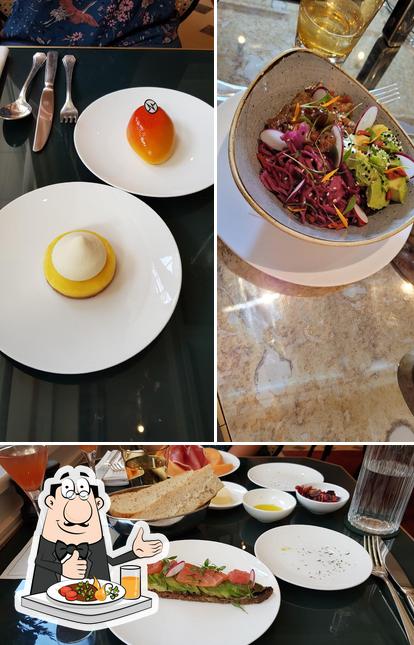 Café 52, Paris, 52 Rue François 1er - Restaurant reviews