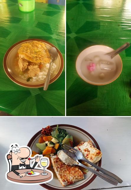 Wr. Makan Bu Umi restaurant, Demak - Restaurant reviews