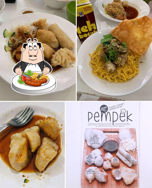 Famili Ria, Surrey Hills - Restaurant menu, prices and reviews