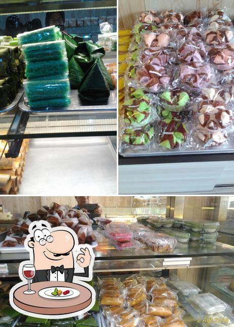Vitasari Bakery Holis, Bandung, Jl. Holis No.327D - Restaurant reviews