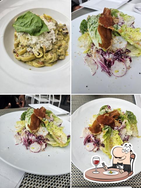 La Vecchia Restaurant Lakeshore, 90 Marine Parade Dr in Toronto ...