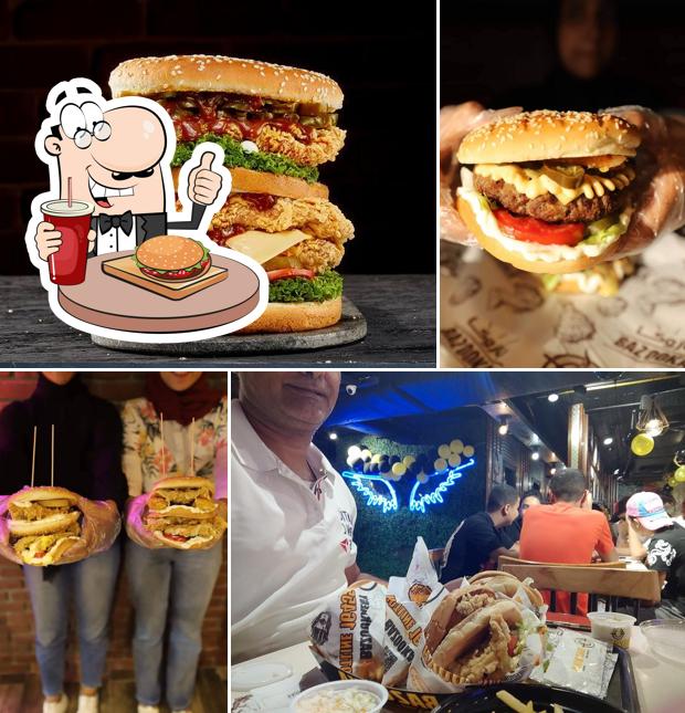 Bazooka Fried Chicken Egypt restaurant, Египет, شارع الخمسين ، أمام مول ...