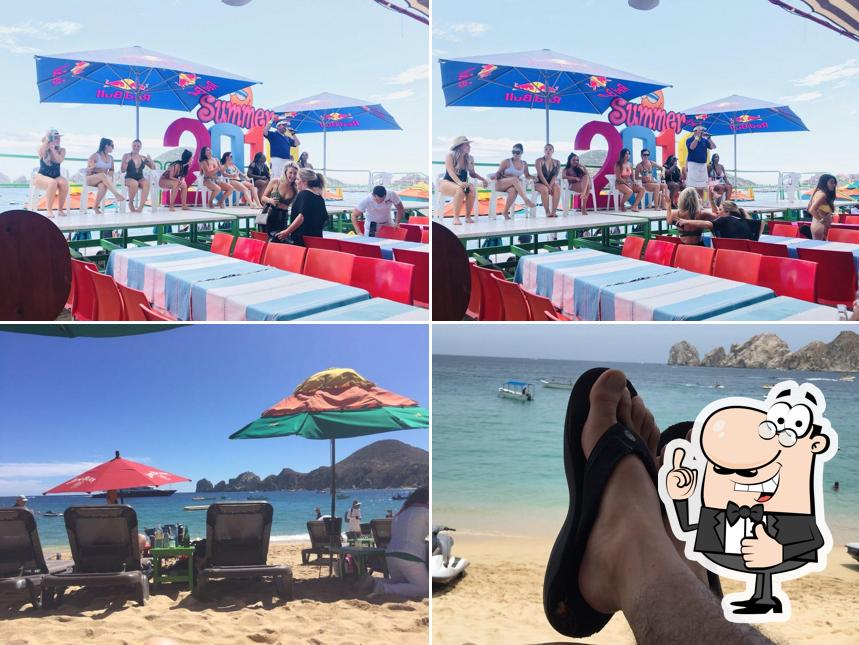 Mango Deck pub & bar, Cabo San Lucas, Playa El Medano S/N - Restaurant ...