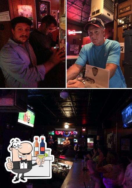Friendly Tap, 6733 Roosevelt Rd in Berwyn - Restaurant menu and reviews